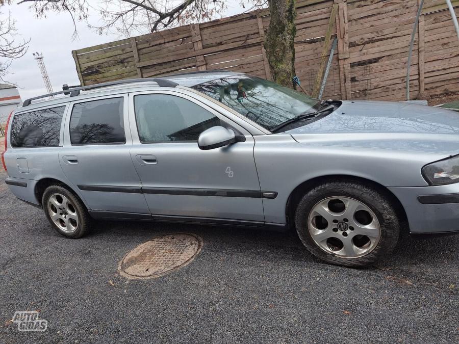 Volvo V70 2000 Radviliškis, ar dzinēja tilpumu 2.50 L un nobraukumu 390 tūkst. km par 1000 €, foto 2 vietnē AUTOMOTO.COM.LV
