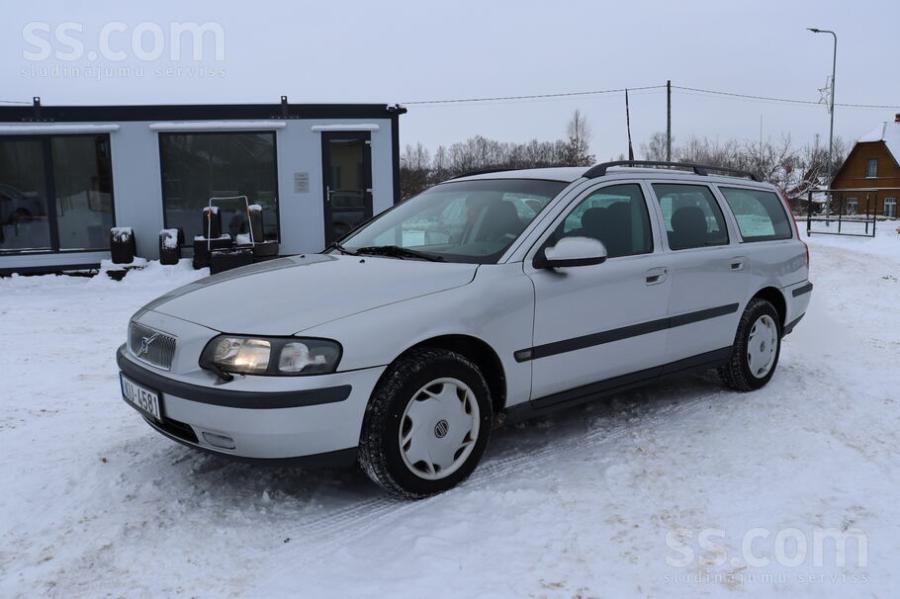Volvo V70 2000 in Gulbene, with an engine capacity of 2.50 L and mileage of 366 thousand km for 1990 €, photo 1 on AUTOMOTO.COM.LV