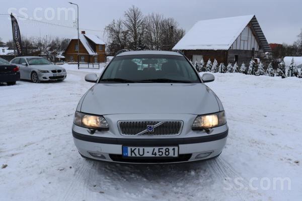 Volvo V70 2000 Gulbene, ar dzinēja tilpumu 2.50 L un nobraukumu 366 tūkst. km par 1990 €, foto 2 vietnē AUTOMOTO.COM.LV