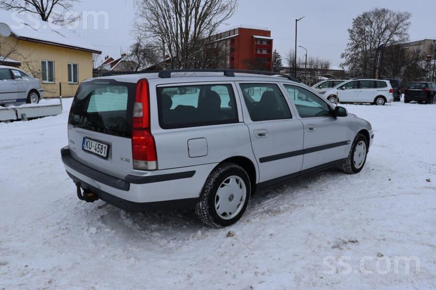 Volvo V70 2000 in Gulbene, with an engine capacity of 2.50 L and mileage of 366 thousand km for 1990 €, photo 4 on AUTOMOTO.COM.LV