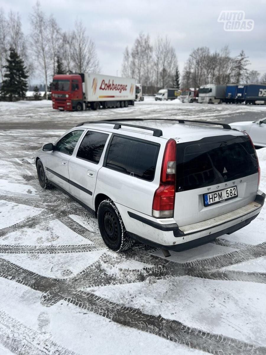 Volvo V70 2000 in Vilnius, with an engine capacity of 2.40 L and mileage of 333 thousand km for 650 €, photo 1 on AUTOMOTO.COM.LV
