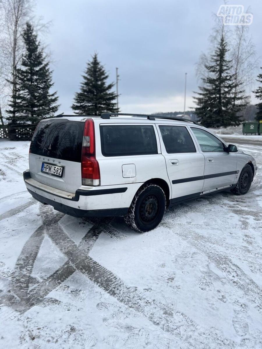 Volvo V70 2000 in Vilnius, with an engine capacity of 2.40 L and mileage of 333 thousand km for 650 €, photo 2 on AUTOMOTO.COM.LV