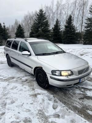 Volvo V70 2000 in Vilnius, with an engine capacity of 2.40 L and mileage of 333 thousand km for 650 €, photo 4 on AUTOMOTO.COM.LV