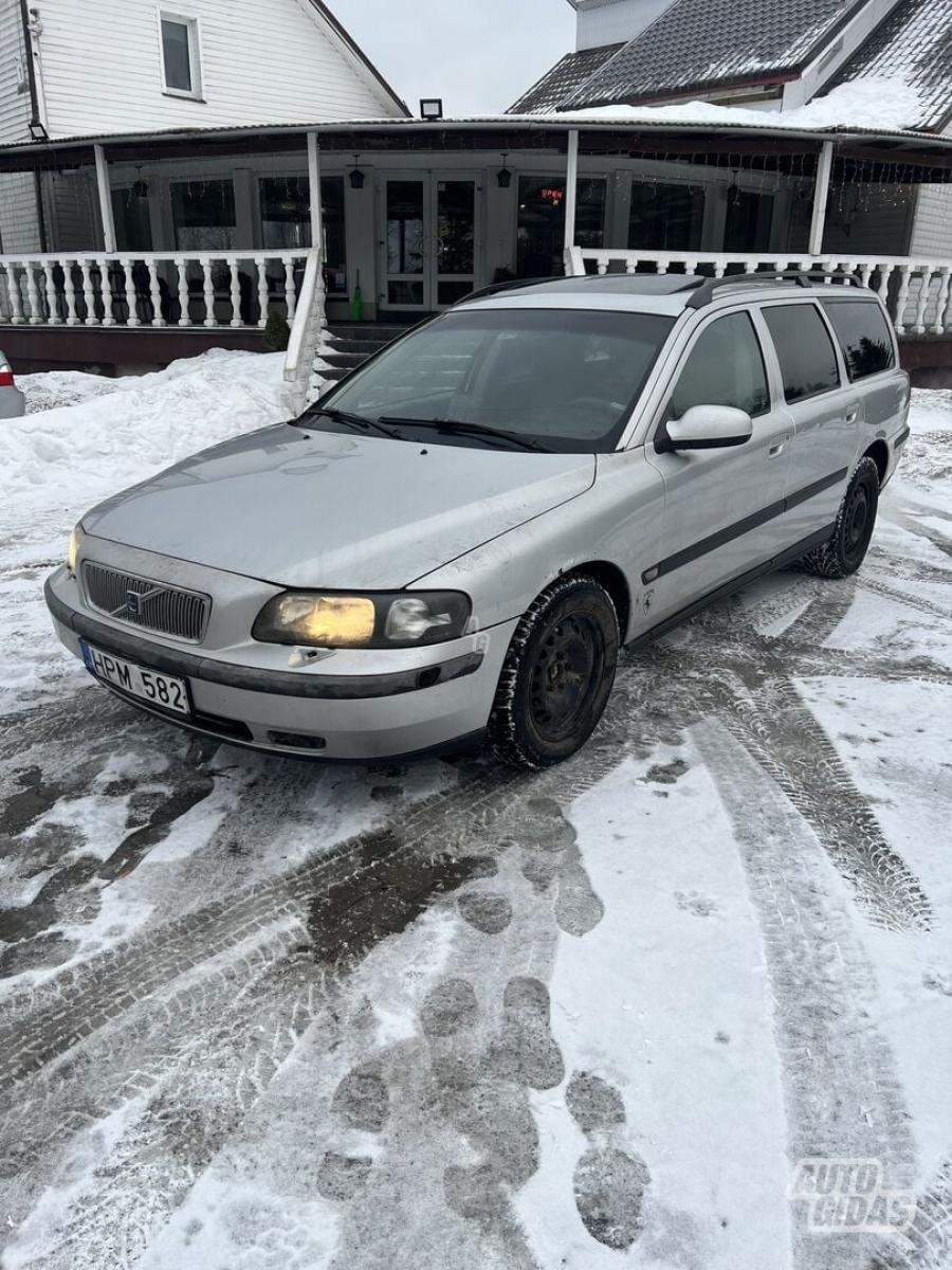 Volvo V70 2000 in Vilnius, with an engine capacity of 2.40 L and mileage of 333 thousand km for 650 €, photo 5 on AUTOMOTO.COM.LV