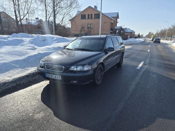 Volvo V70 2000 in Siauliai, with an engine capacity of 2.50 L and mileage of 384 thousand km for 700 €, photo 1 on AUTOMOTO.COM.LV