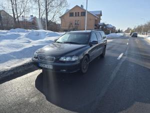 Volvo V70 2000 Šauļi, ar dzinēja tilpumu 2.50 L un nobraukumu 384 tūkst. km par 700 €, foto  vietnē AUTOMOTO.COM.LV