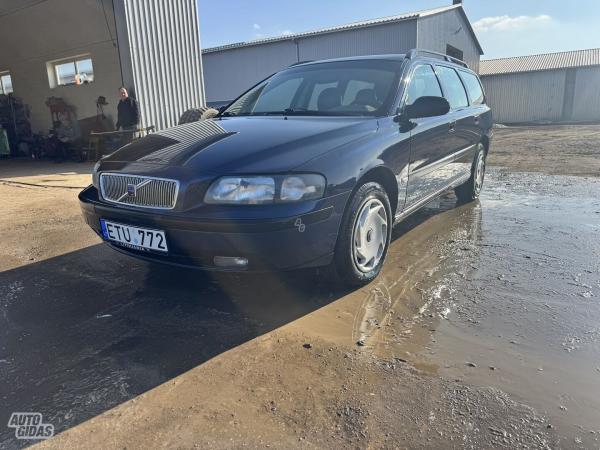 Volvo V70 2000 Viļņa, ar dzinēja tilpumu 2.50 L un nobraukumu 344 tūkst. km par 520 €, foto 1 vietnē AUTOMOTO.COM.LV