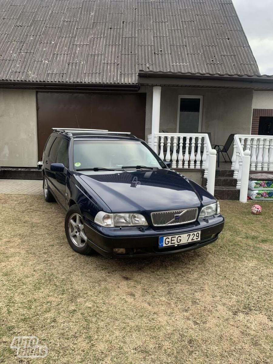 Volvo V70 2000 in Vilnius, with an engine capacity of 2.50 L and mileage of 454 thousand km for 1200 €, photo 1 on AUTOMOTO.COM.LV