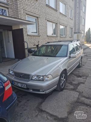 Volvo V70 2000 in Kaisiadorys, with an engine capacity of 2.50 L and mileage of 377 thousand km for 2300 €, photo  on AUTOMOTO.COM.LV