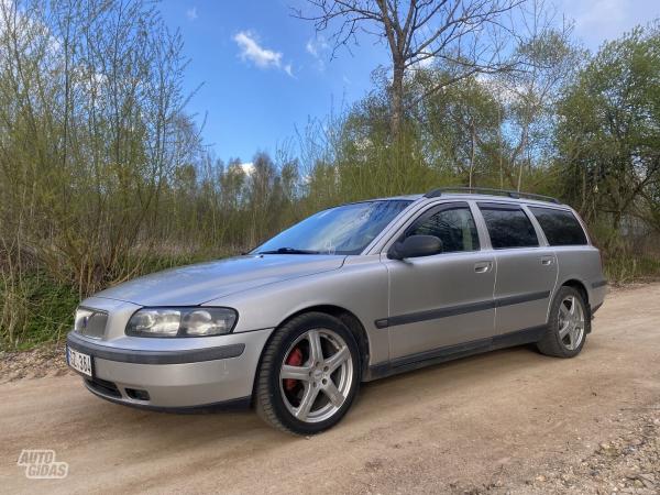 Volvo V70 2000 in Ukmerge, with an engine capacity of 2.50 L and mileage of 274 thousand km for 1500 €, photo 1 on AUTOMOTO.COM.LV