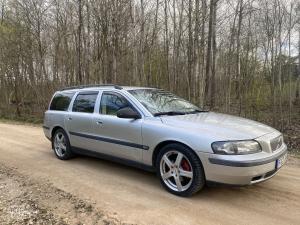 Volvo V70 2000 in Ukmerge, with an engine capacity of 2.50 L and mileage of 274 thousand km for 1500 €, photo 3 on AUTOMOTO.COM.LV