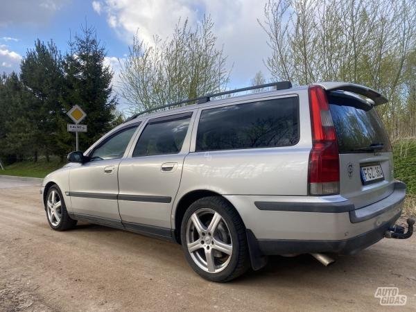 Volvo V70 2000 in Ukmerge, with an engine capacity of 2.50 L and mileage of 274 thousand km for 1500 €, photo 4 on AUTOMOTO.COM.LV