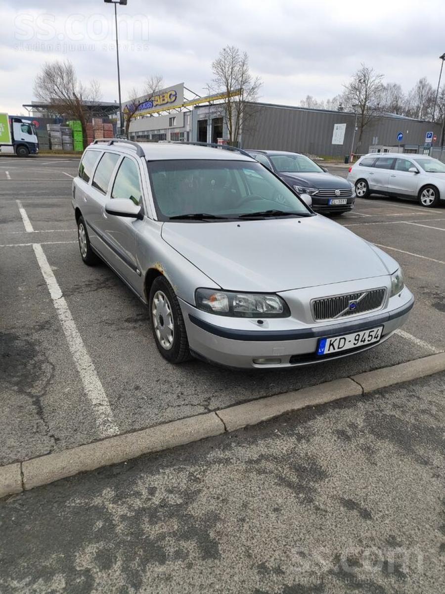 Volvo V70 2000 in Riga, with an engine capacity of 2.50 L and mileage of 438 thousand km for 750 €, photo 3 on AUTOMOTO.COM.LV