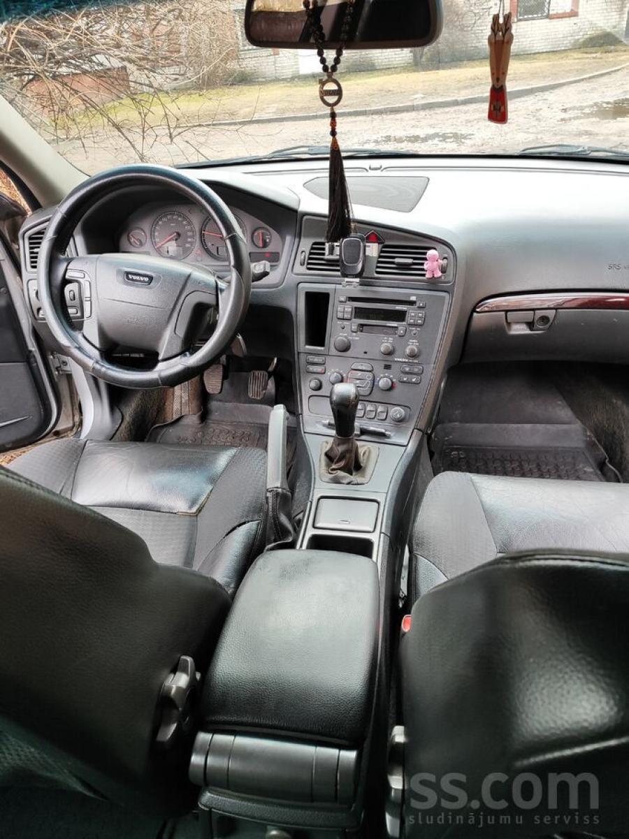 Volvo V70 2000 in Riga, with an engine capacity of 2.50 L and mileage of 438 thousand km for 750 €, photo 5 on AUTOMOTO.COM.LV