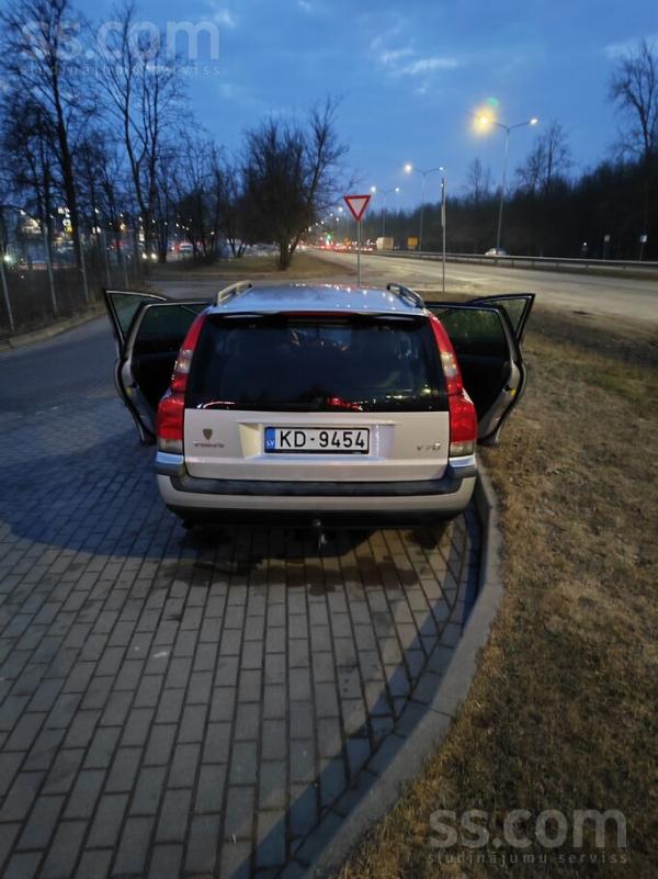 Volvo V70 2000 in Riga, with an engine capacity of 2.50 L and mileage of 438 thousand km for 750 €, photo 7 on AUTOMOTO.COM.LV