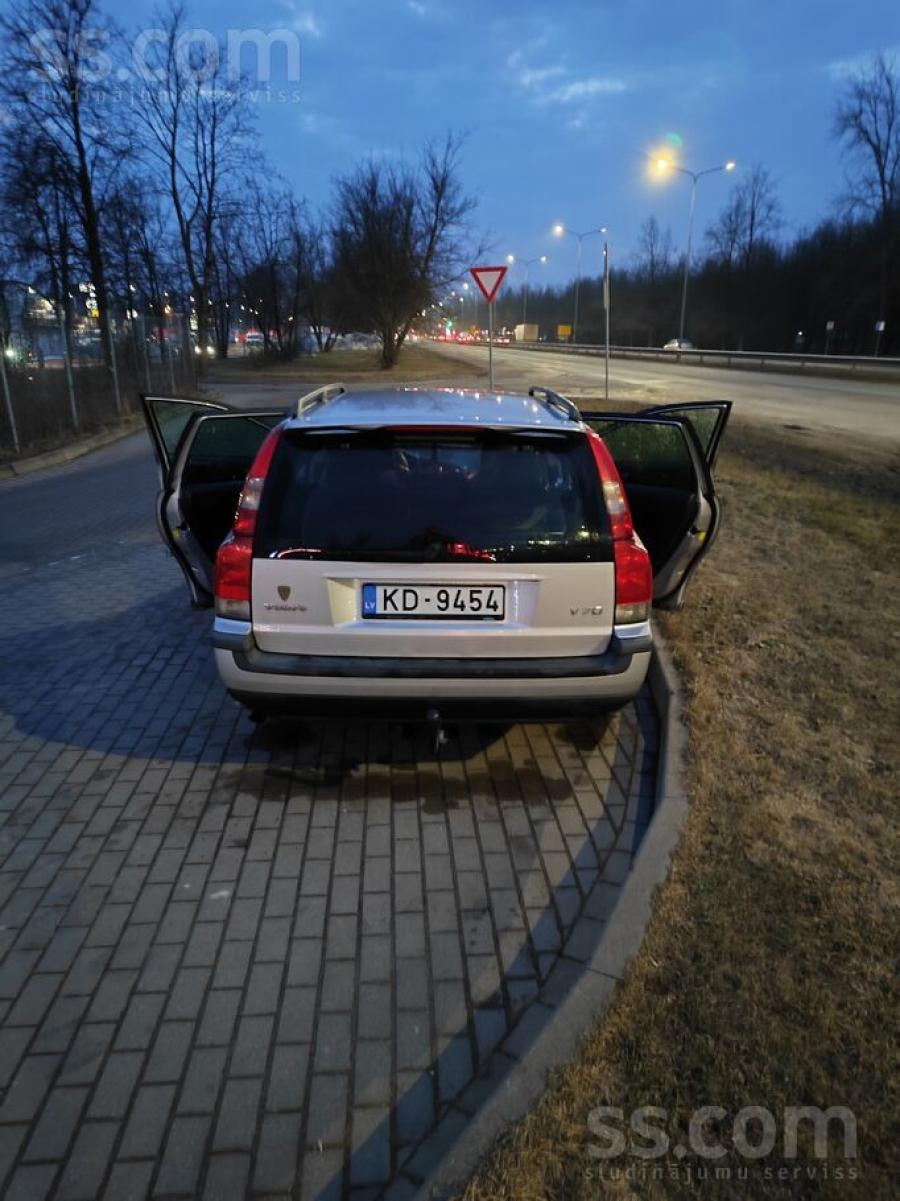 Volvo V70 2000 in Riga, with an engine capacity of 2.50 L and mileage of 438 thousand km for 750 €, photo 8 on AUTOMOTO.COM.LV