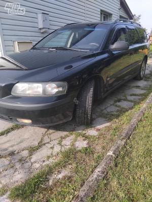 Volvo V70 2000 Viļņa, ar dzinēja tilpumu 2.50 L un nobraukumu 500 tūkst. km par 850 €, foto  vietnē AUTOMOTO.COM.LV