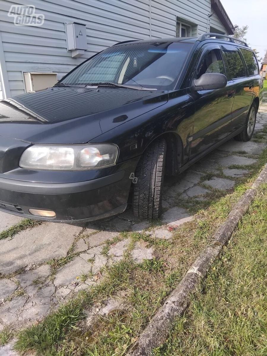 Volvo V70 2000 in Vilnius, with an engine capacity of 2.50 L and mileage of 500 thousand km for 850 €, photo 1 on AUTOMOTO.COM.LV