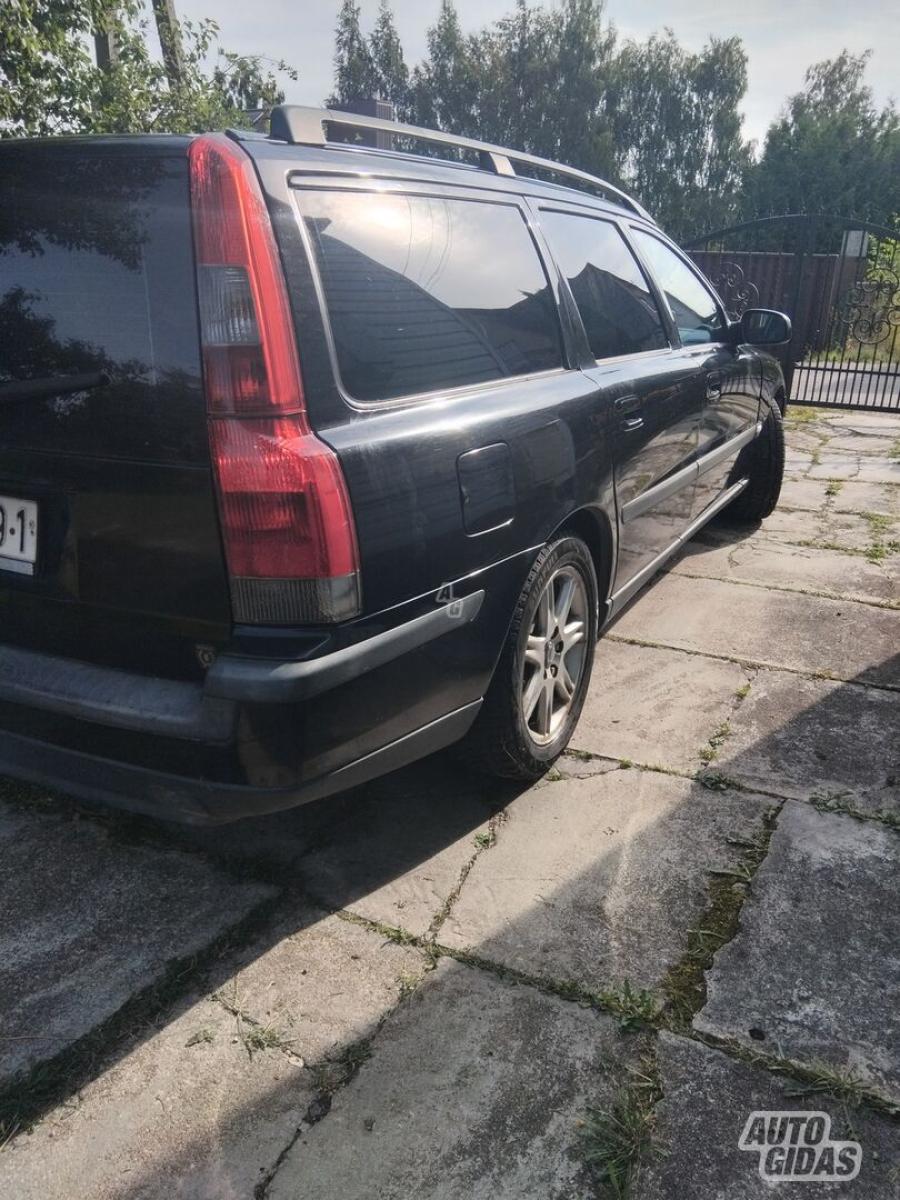 Volvo V70 2000 in Vilnius, with an engine capacity of 2.50 L and mileage of 500 thousand km for 850 €, photo 4 on AUTOMOTO.COM.LV