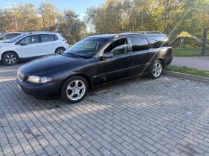 Вольво В70 2000 в Аникщяй, объемом двигателя 2.50 л и пробегом 392 тыс. км за 800 €, фото  на AUTOMOTO.COM.LV