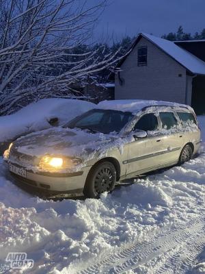 Вольво В70 2001 в Варена, объемом двигателя 2.50 л и пробегом 339 тыс. км за 700 €, фото  на AUTOMOTO.COM.LV