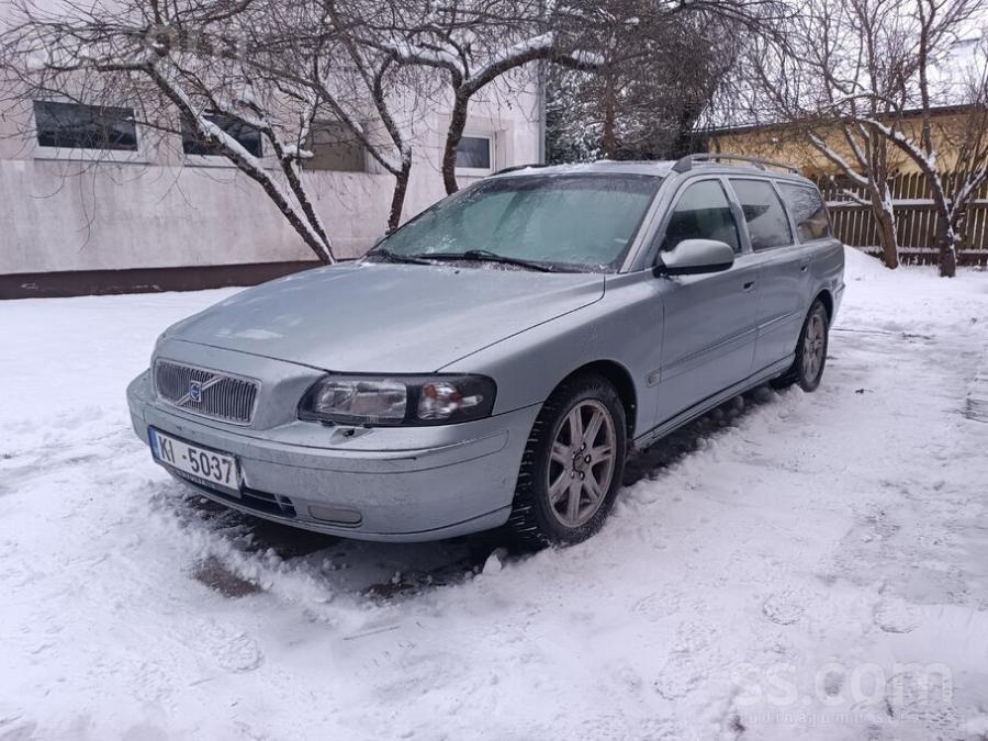 Volvo V70 2001 Rīga, ar dzinēja tilpumu 2.40 L un nobraukumu 455 tūkst. km par 1600 €, foto 1 vietnē AUTOMOTO.COM.LV