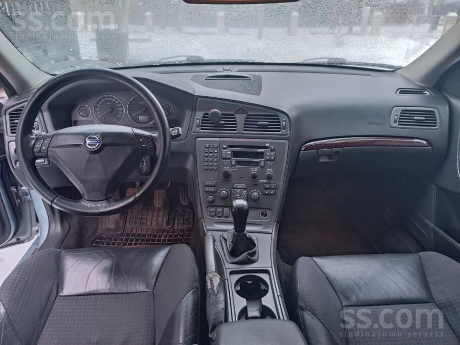 Volvo V70 2001 Rīga, ar dzinēja tilpumu 2.40 L un nobraukumu 455 tūkst. km par 1600 €, foto 6 vietnē AUTOMOTO.COM.LV