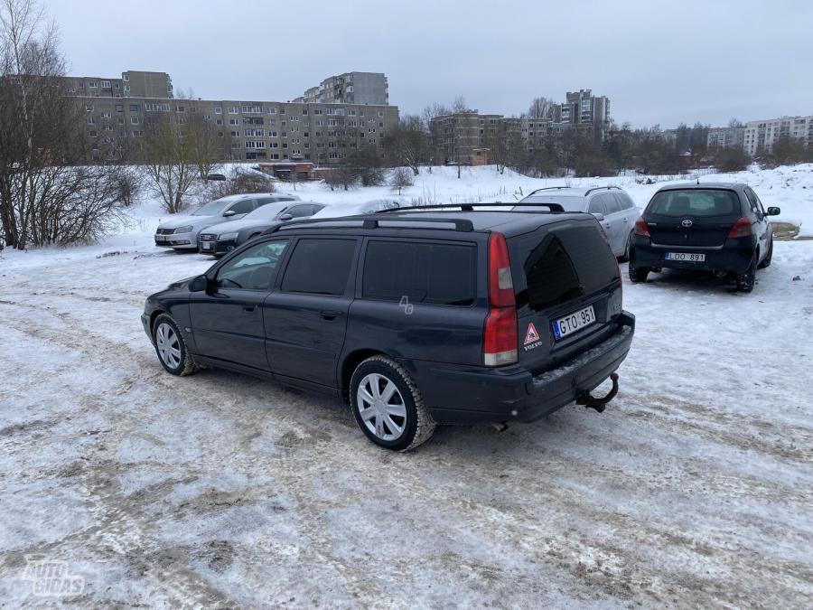 Volvo V70 2001 Viļņa, ar dzinēja tilpumu 2.50 L un nobraukumu 300 tūkst. km par 890 €, foto 2 vietnē AUTOMOTO.COM.LV