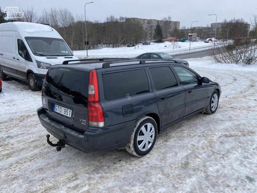 Volvo V70 2001 Viļņa, ar dzinēja tilpumu 2.50 L un nobraukumu 300 tūkst. km par 890 €, foto 3 vietnē AUTOMOTO.COM.LV