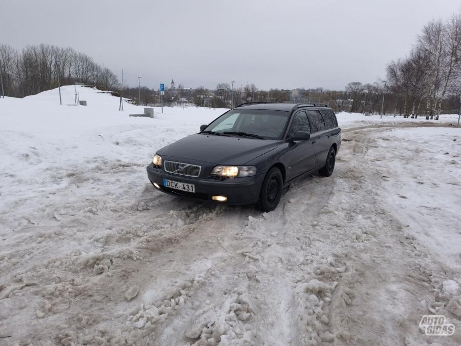 Volvo V70 2001 Šauļi, ar dzinēja tilpumu 2.50 L un nobraukumu 385 tūkst. km par 950 €, foto 1 vietnē AUTOMOTO.COM.LV