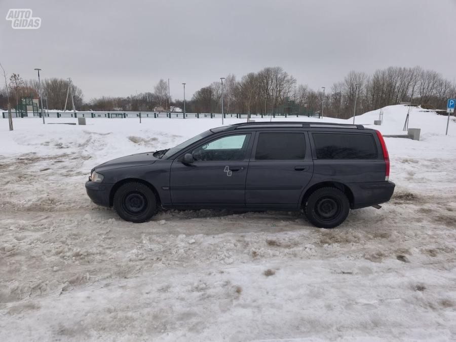 Volvo V70 2001 Šauļi, ar dzinēja tilpumu 2.50 L un nobraukumu 385 tūkst. km par 950 €, foto 2 vietnē AUTOMOTO.COM.LV