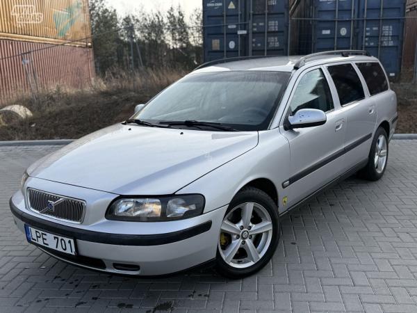 Volvo V70 2001 in Vilnius, with an engine capacity of 2.50 L and mileage of 331 thousand km for 1490 €, photo 1 on AUTOMOTO.COM.LV