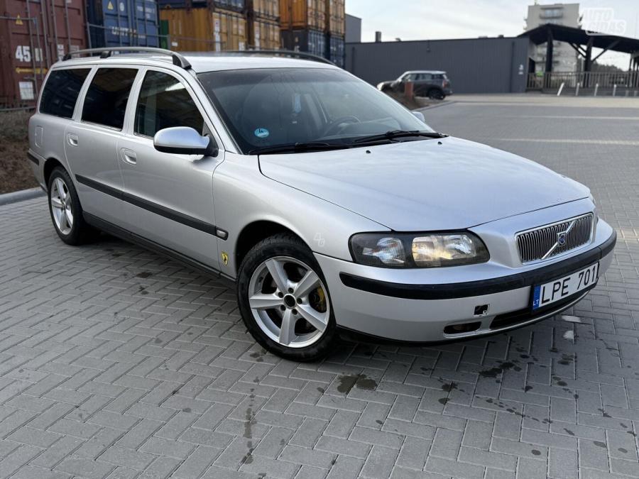 Volvo V70 2001 Viļņa, ar dzinēja tilpumu 2.50 L un nobraukumu 331 tūkst. km par 1490 €, foto 3 vietnē AUTOMOTO.COM.LV