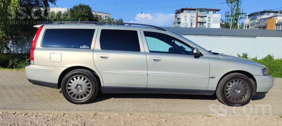 Volvo V70 2001 in Riga, with an engine capacity of 2.40 L and mileage of 372 thousand km for 4495 €, photo 3 on AUTOMOTO.COM.LV