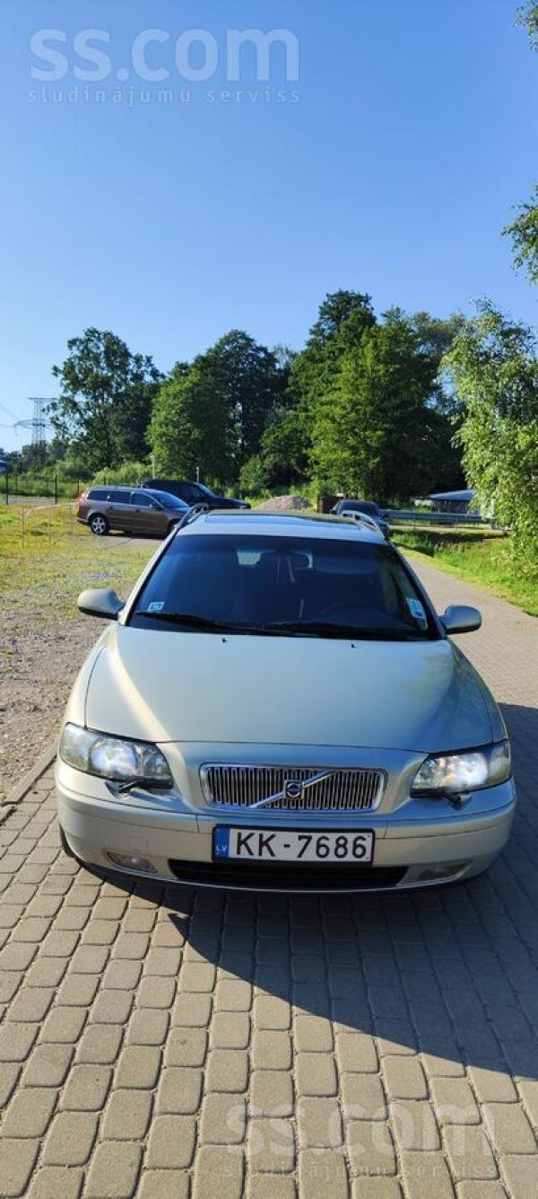 Volvo V70 2001 in Riga, with an engine capacity of 2.40 L and mileage of 372 thousand km for 4495 €, photo 7 on AUTOMOTO.COM.LV