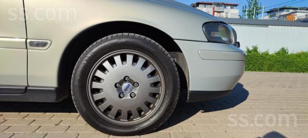 Volvo V70 2001 in Riga, with an engine capacity of 2.40 L and mileage of 372 thousand km for 4495 €, photo 10 on AUTOMOTO.COM.LV