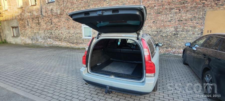 Volvo V70 2001 in Riga, with an engine capacity of 2.40 L and mileage of 372 thousand km for 4495 €, photo 14 on AUTOMOTO.COM.LV