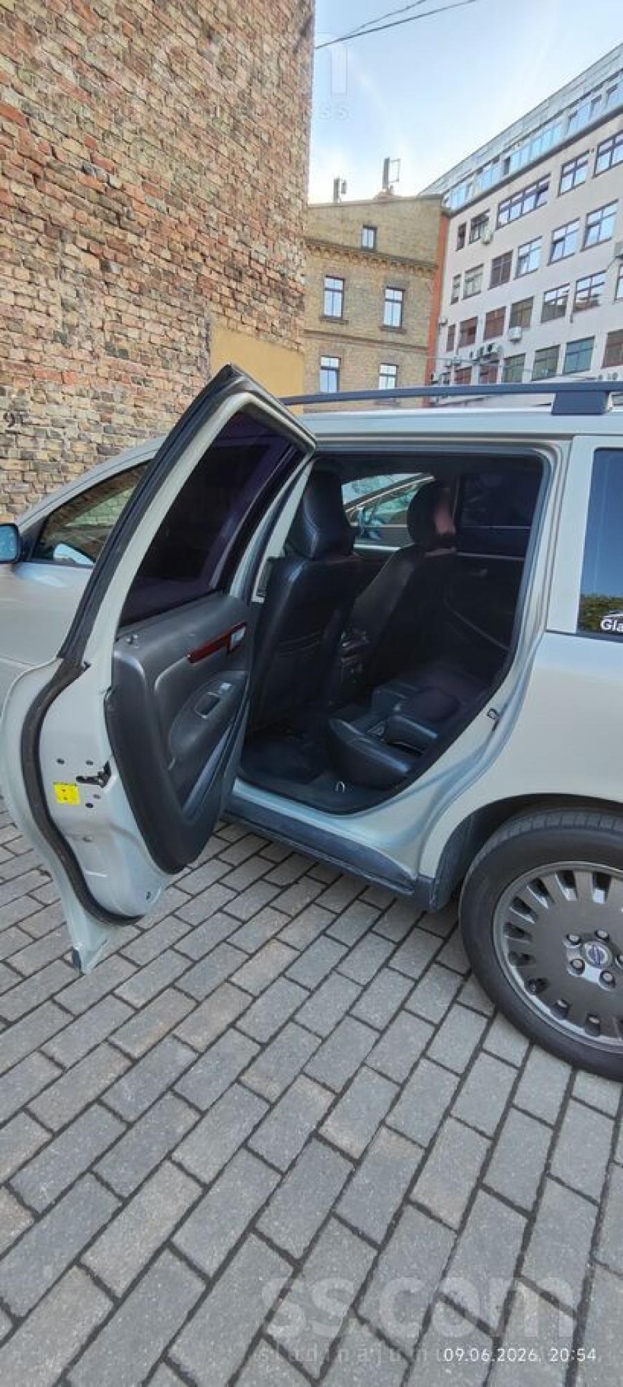 Volvo V70 2001 in Riga, with an engine capacity of 2.40 L and mileage of 372 thousand km for 4495 €, photo 15 on AUTOMOTO.COM.LV