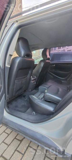 Volvo V70 2001 in Riga, with an engine capacity of 2.40 L and mileage of 372 thousand km for 4495 €, photo 16 on AUTOMOTO.COM.LV