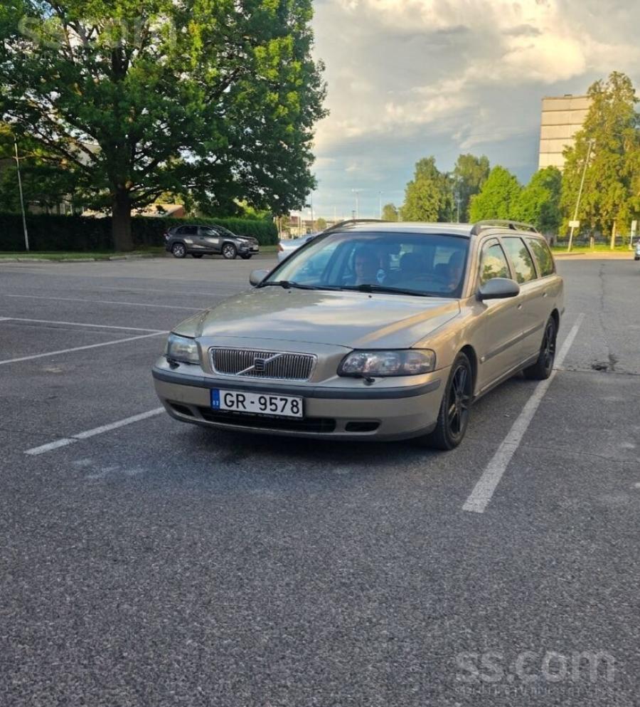 Volvo V70 2001 Rīga, ar dzinēja tilpumu 2.40 L un nobraukumu 334 tūkst. km par 1050 €, foto 1 vietnē AUTOMOTO.COM.LV