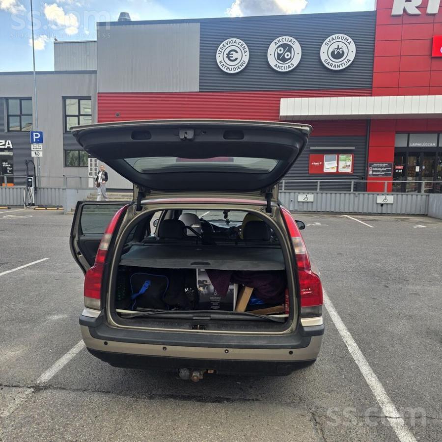 Volvo V70 2001 Rīga, ar dzinēja tilpumu 2.40 L un nobraukumu 334 tūkst. km par 1050 €, foto 3 vietnē AUTOMOTO.COM.LV