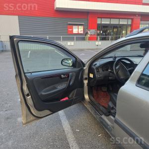 Volvo V70 2001 Rīga, ar dzinēja tilpumu 2.40 L un nobraukumu 334 tūkst. km par 1050 €, foto 4 vietnē AUTOMOTO.COM.LV