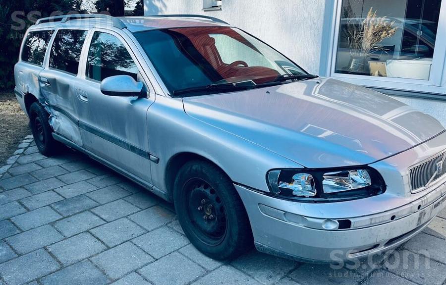 Вольво В70 2001 в Рига, объемом двигателя 2.50 л и пробегом 305 тыс. км за 650 €, фото 1 на AUTOMOTO.COM.LV