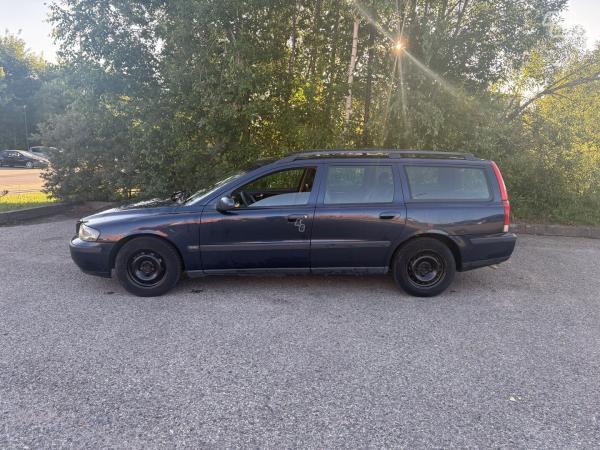 Volvo V70 2001 in Anyksciai, with an engine capacity of 2.40 L and mileage of 425 thousand km for 540 €, photo 2 on AUTOMOTO.COM.LV