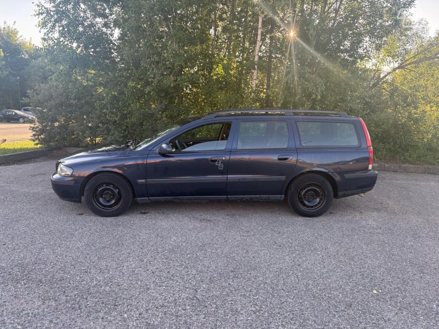 Volvo V70 2001 in Anyksciai, with an engine capacity of 2.40 L and mileage of 425 thousand km for 540 €, photo 3 on AUTOMOTO.COM.LV