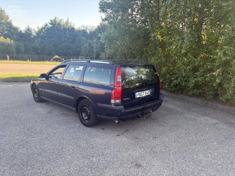 Volvo V70 2001 in Anyksciai, with an engine capacity of 2.40 L and mileage of 425 thousand km for 540 €, photo 4 on AUTOMOTO.COM.LV