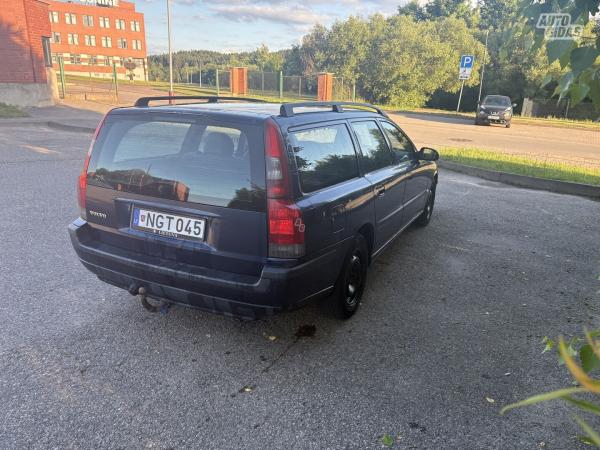 Volvo V70 2001 in Anyksciai, with an engine capacity of 2.40 L and mileage of 425 thousand km for 540 €, photo 4 on AUTOMOTO.COM.LV