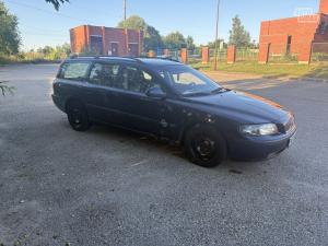 Volvo V70 2001 in Anyksciai, with an engine capacity of 2.40 L and mileage of 425 thousand km for 540 €, photo 6 on AUTOMOTO.COM.LV