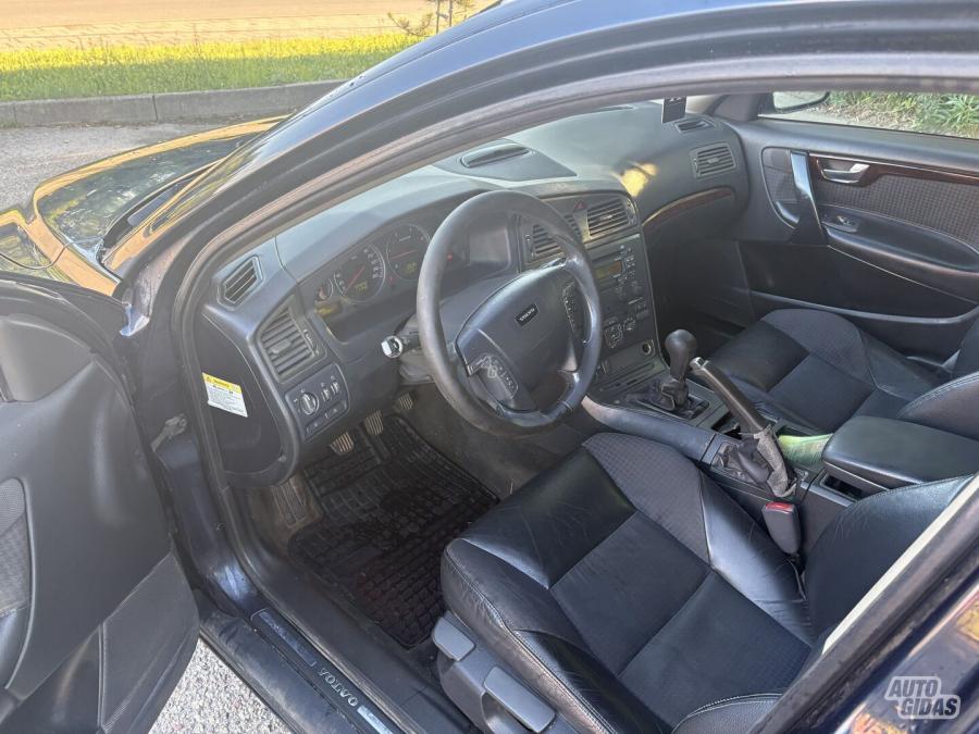 Volvo V70 2001 in Anyksciai, with an engine capacity of 2.40 L and mileage of 425 thousand km for 540 €, photo 8 on AUTOMOTO.COM.LV