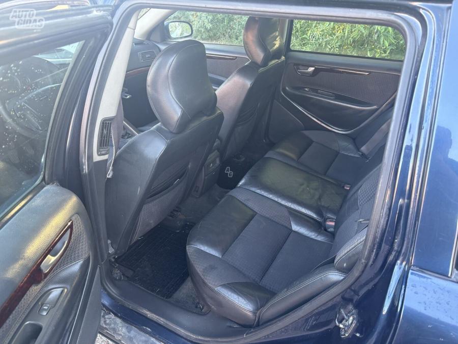 Volvo V70 2001 in Anyksciai, with an engine capacity of 2.40 L and mileage of 425 thousand km for 540 €, photo 9 on AUTOMOTO.COM.LV